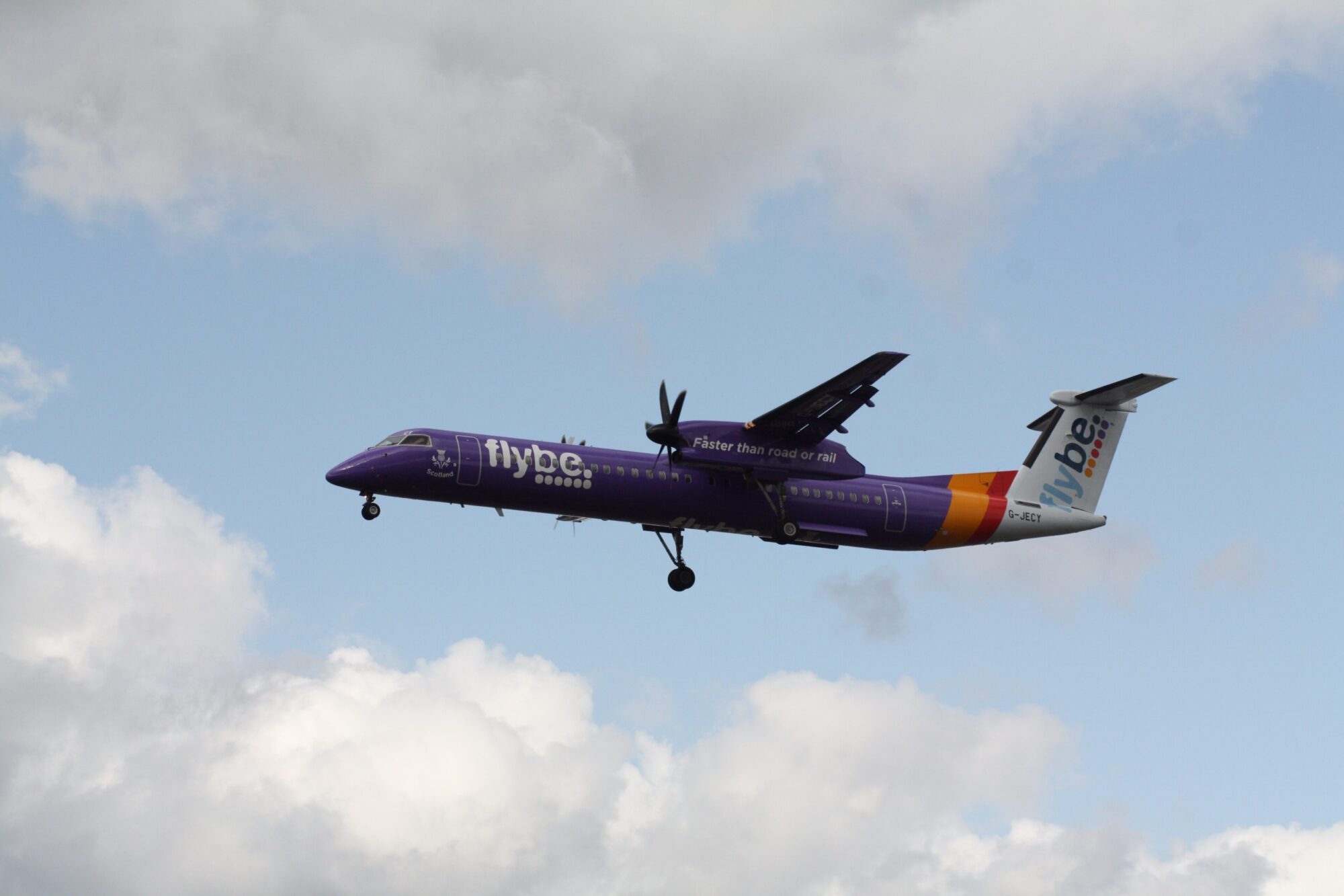 Aerolinky Flybe už podruhé zkrachovaly, pomoc personálu nabízejí ...